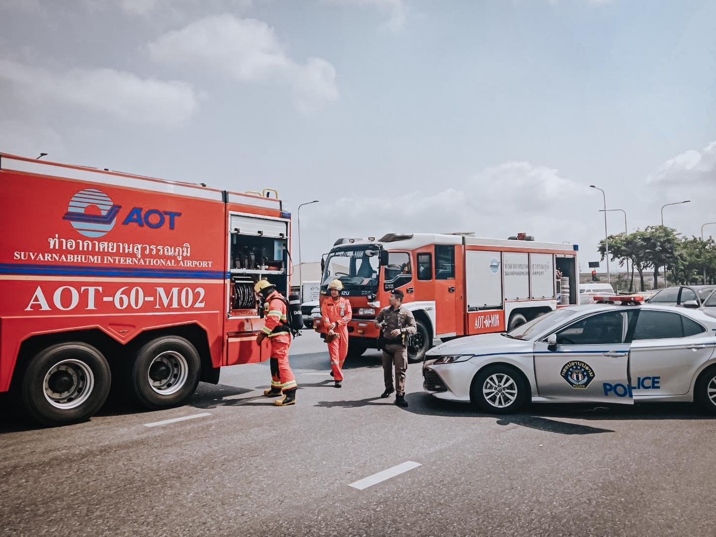 ระทึก! ถังแก๊ส NGV หล่นจากหัวลาก แยกฟรีโซนขาออกสุวรรณภูมิ