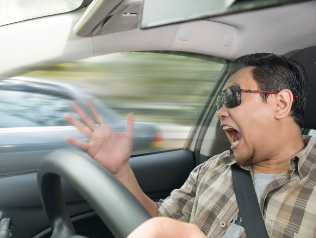 คนขับรถปาดหน้า ต้องโดนอะไรน๊าาา... เพราะฆ่าได้ในเสี้ยววินาที